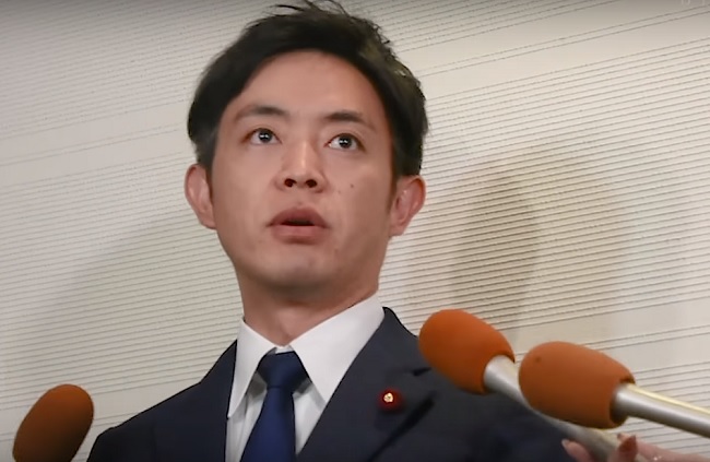 Hallan culpable por malversación a político japonés, pero no irá a prisión
