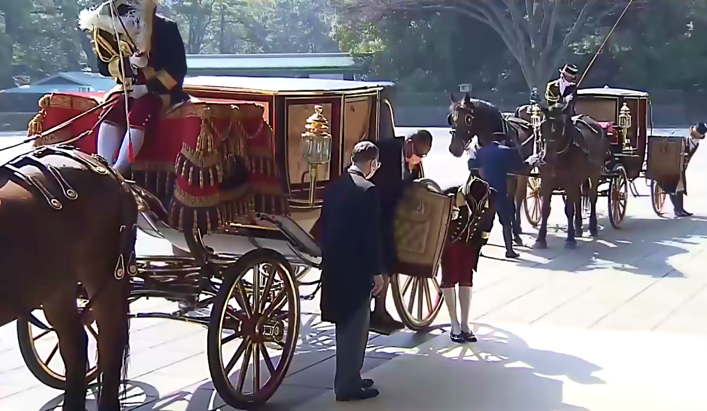 Nuevos embajadores vuelven a subir al carruaje con caballos para ir ...