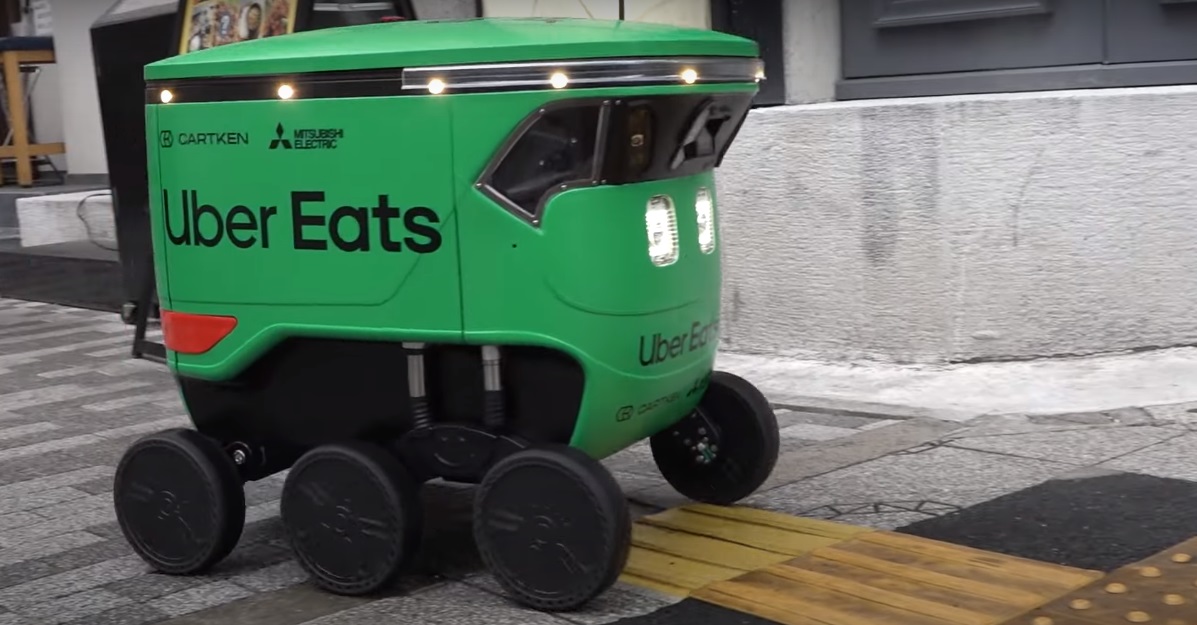 Robots autónomos de Uber Eats Japan realizan entregas de comida en Tokio
